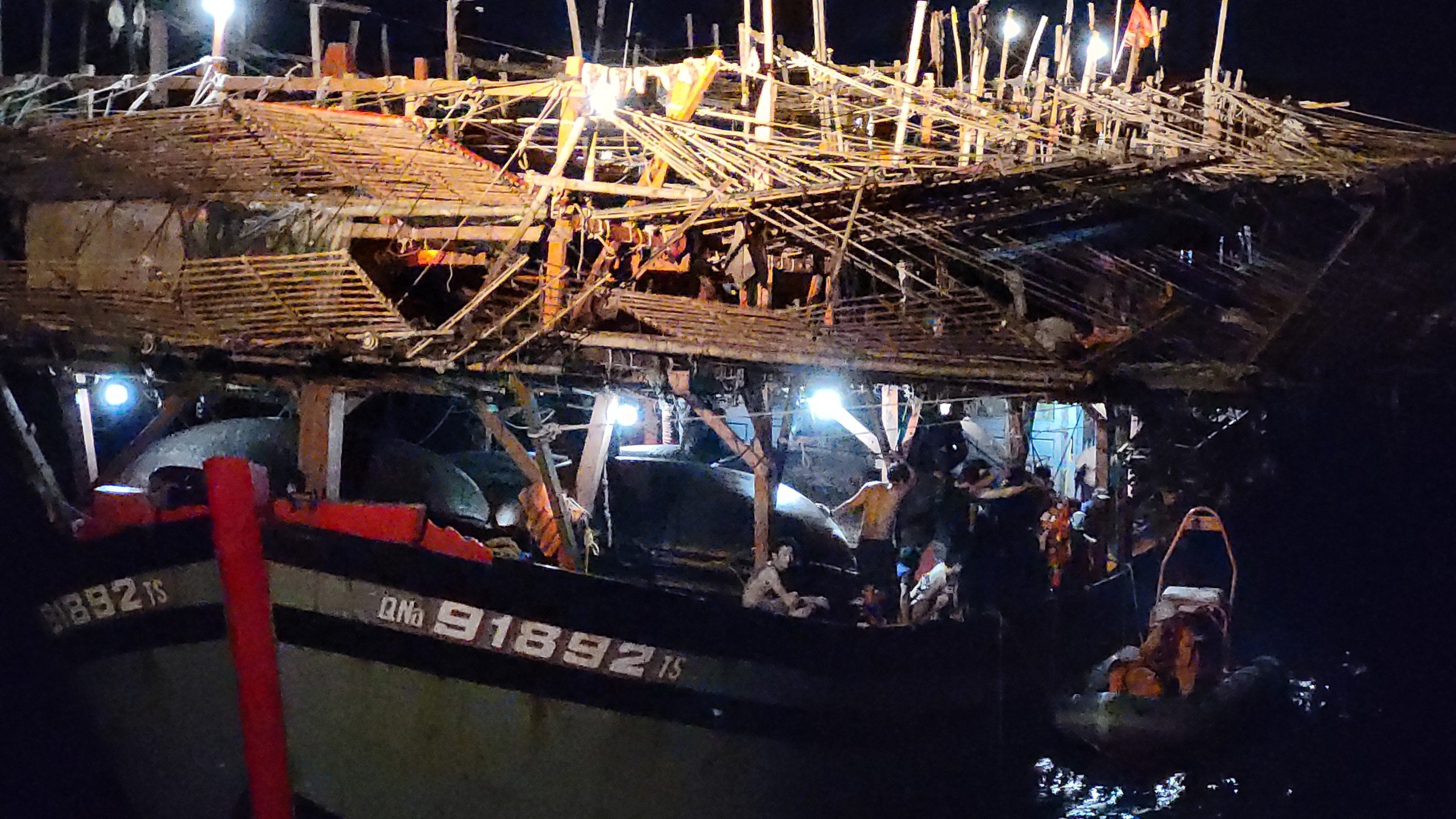 Vietnam MRCC successfully rescues fishermen in distress in the area of ...